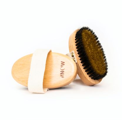 How to Dry-Brush Your Skin and the Benefits | Who What Wear