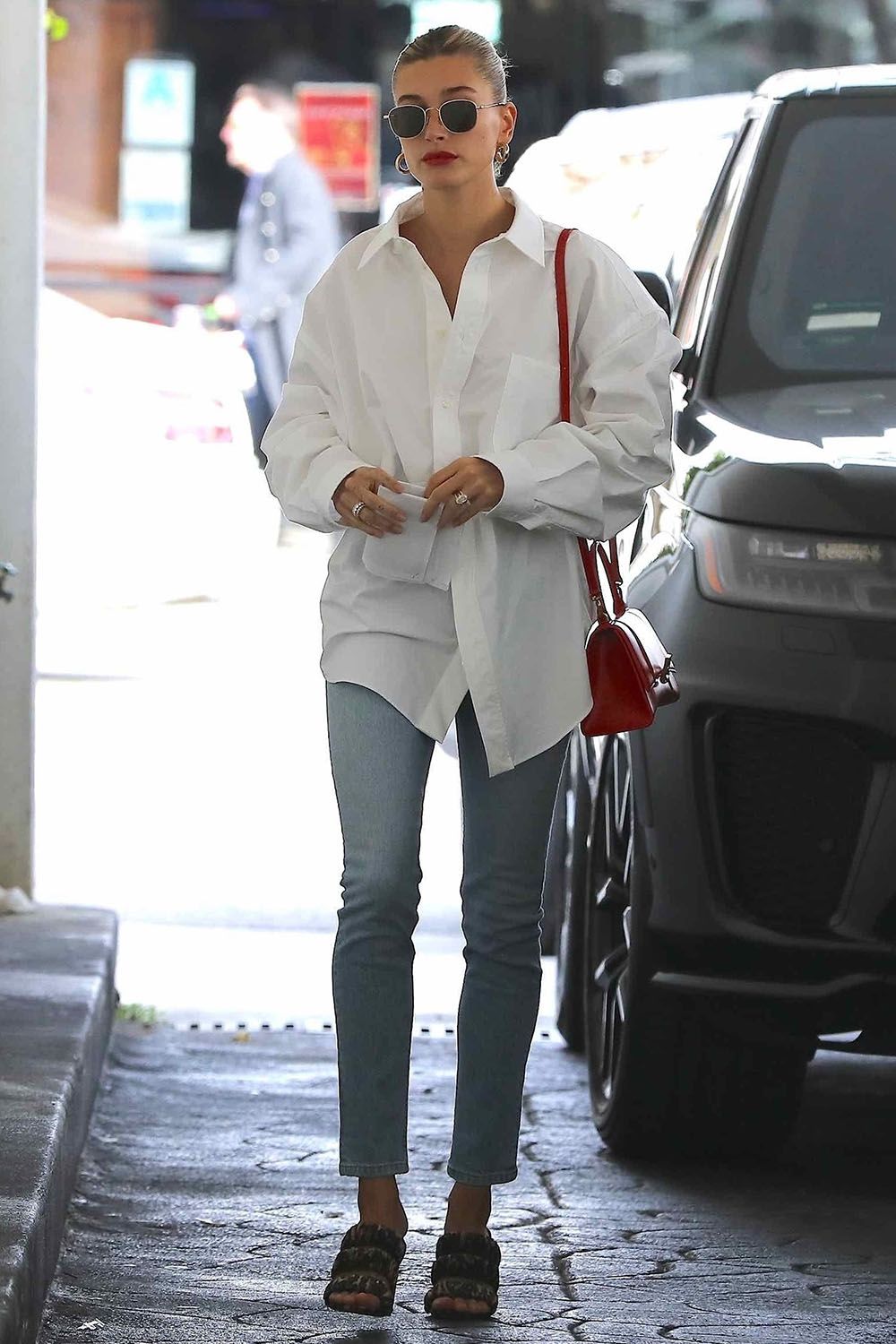 Hailey Bieber Wore the "Boring" Trend From the S/S 20 Runway | Who What ...