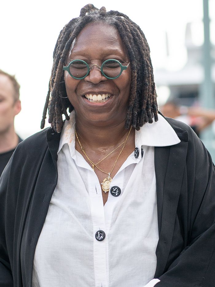 22 Grey-Haired Women Who Prove It's Chic to Be Natural | Who What Wear