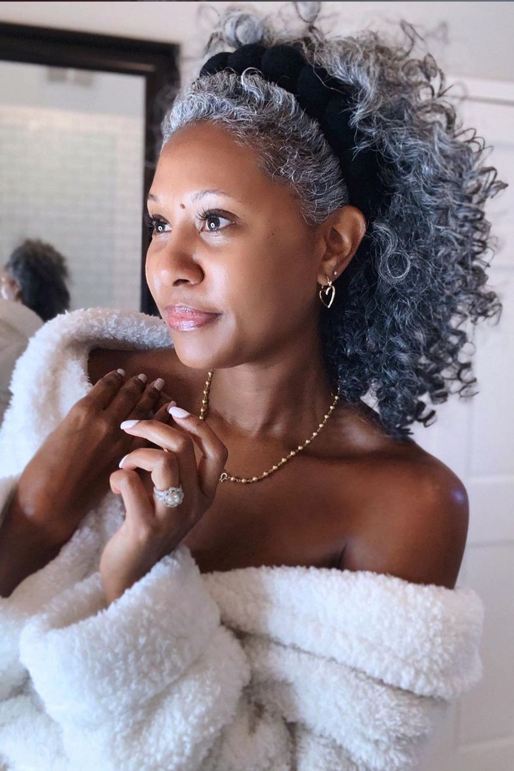 22 Grey-Haired Women Who Prove It's Chic to Be Natural | Who What Wear