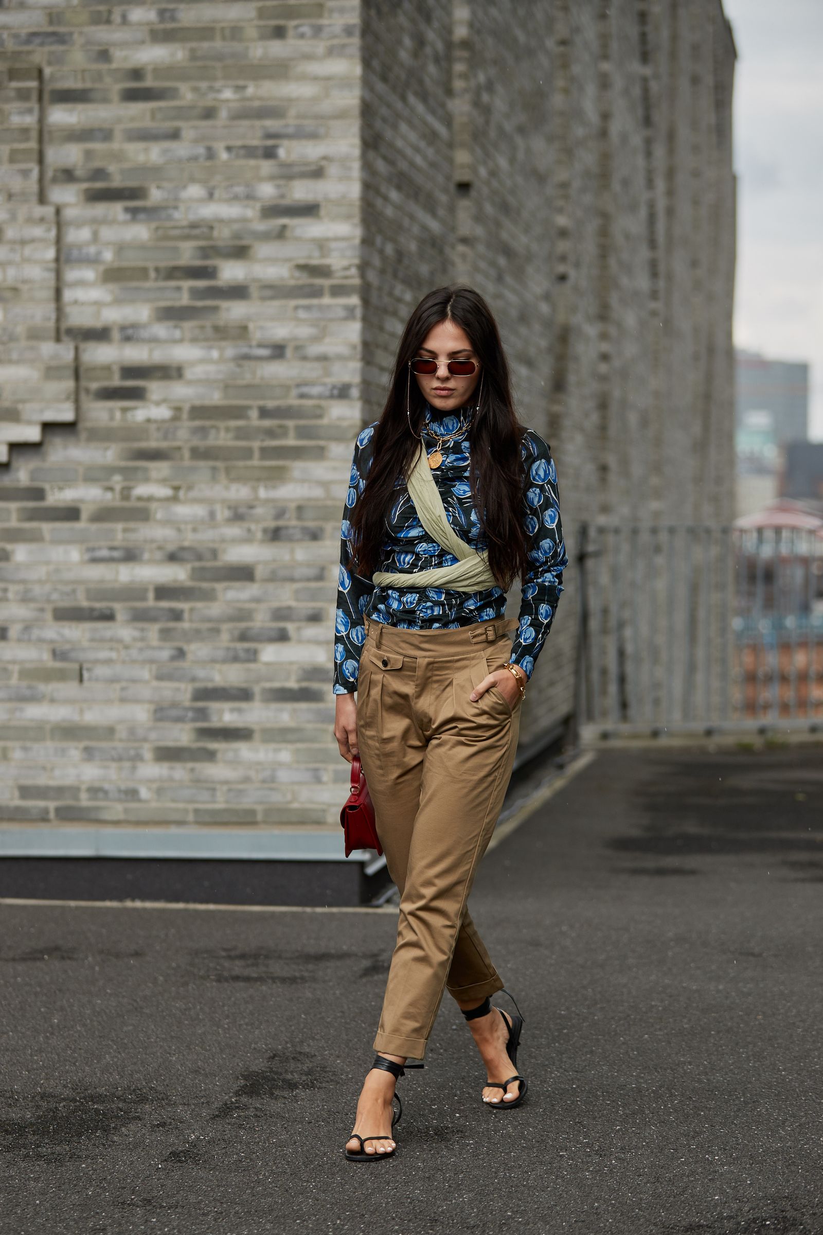 13 Khaki-Pant Outfits for Women That Are So Chic | Who What Wear