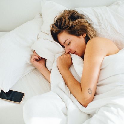 How to Cut Down on Electronics Before Bed | Who What Wear