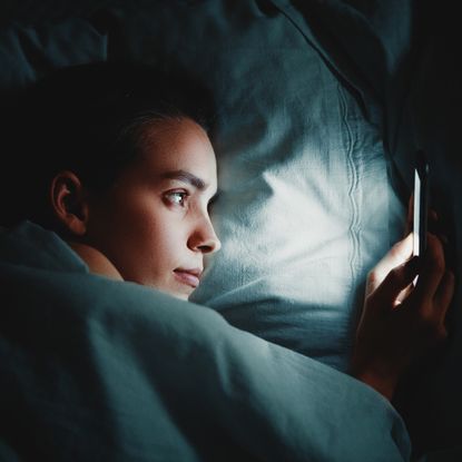 How to Cut Down on Electronics Before Bed | Who What Wear