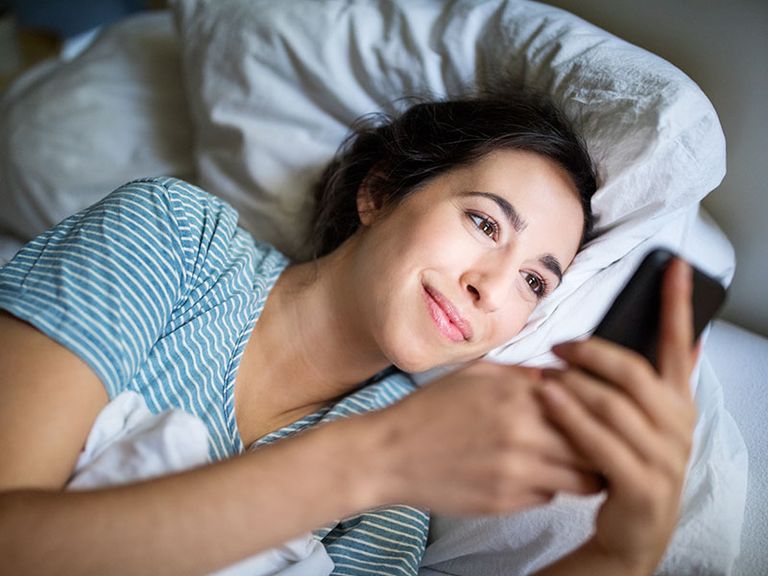 How to Cut Down on Electronics Before Bed | Who What Wear