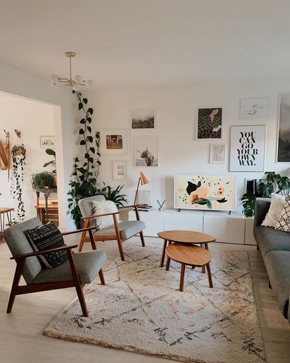 How to Make a Picture Wall: An Expert Guide | Who What Wear