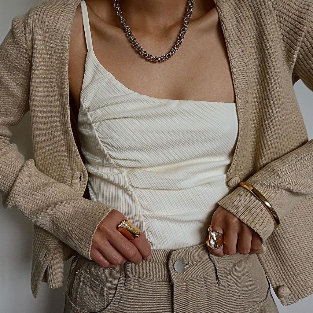 6 Stylish Outfits Featuring the Best One-Shoulder Tops | Who What Wear