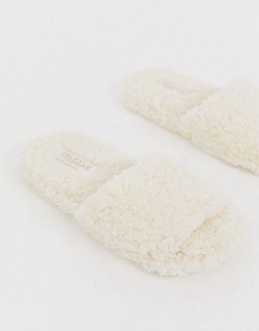 The 25 Best Slippers for Women That Are Cute and Cozy | Who What Wear