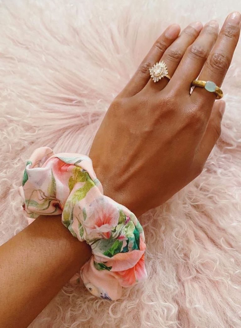 17 Scrunchies So Pretty They'd Convince Carrie Bradshaw | Who What Wear UK