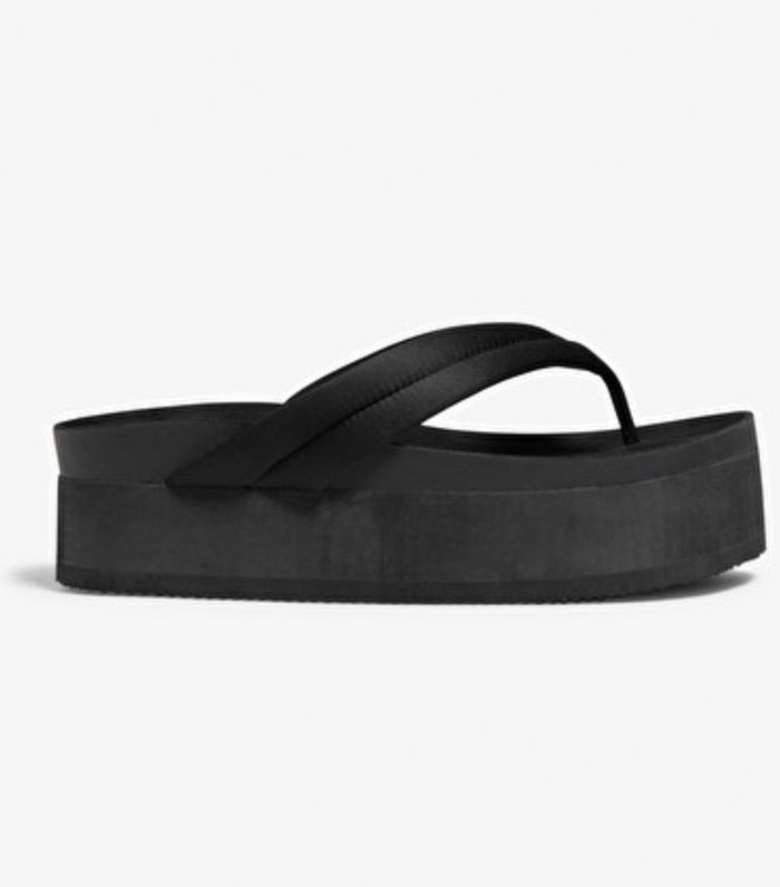 Flip-Flop Sandals Are Set to Be Everywhere This Summer | Who What Wear