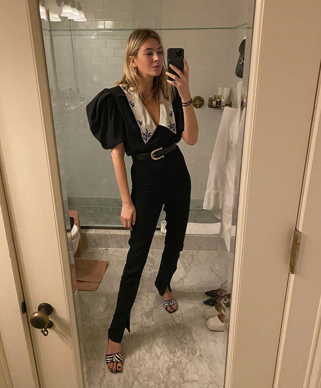 The Jazz-Legs Pose Is the Latest Viral Instagram Trend | Who What Wear