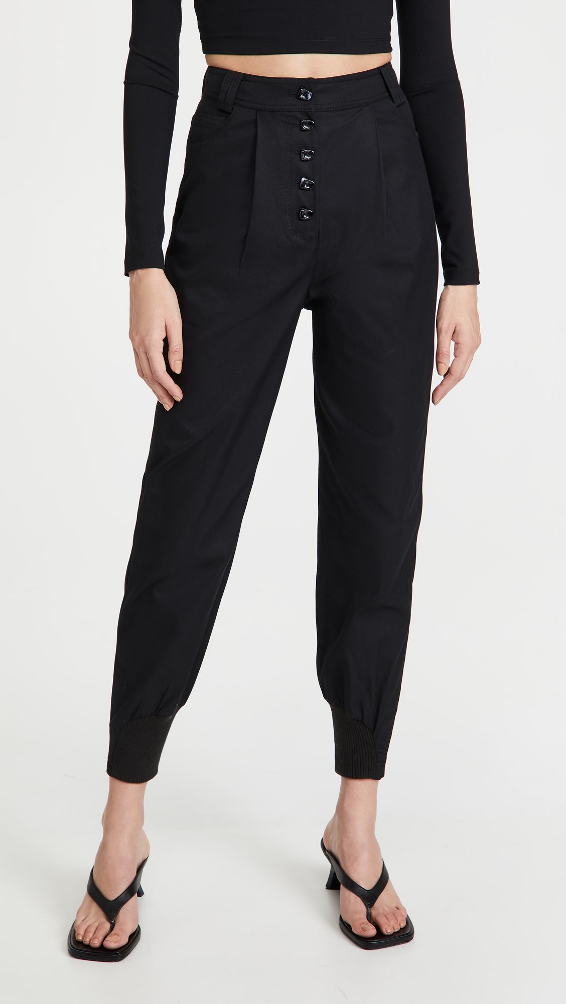 The Jazz-Legs Pose Is the Latest Viral Instagram Trend | Who What Wear