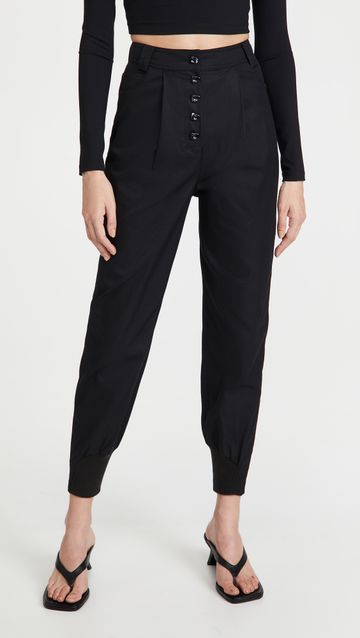 The Jazz-Legs Pose Is the Latest Viral Instagram Trend | Who What Wear