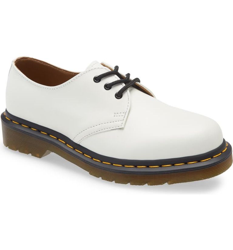 6 Flat Shoe Styles That Are Comfortable and Chic | Who What Wear