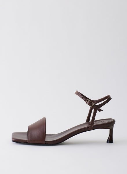 The 9 Best Sandal Brands for Women | Who What Wear