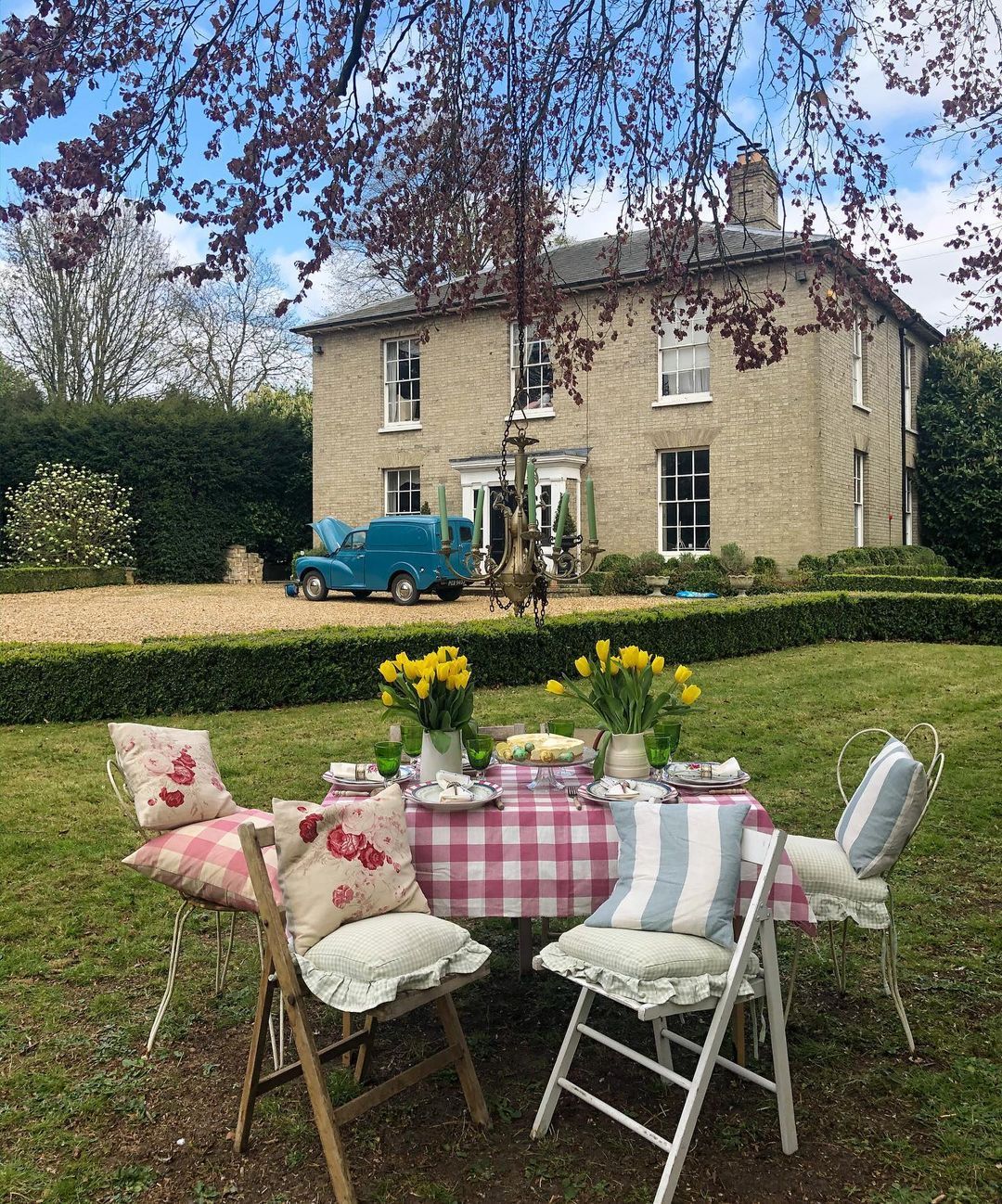 5 Table-Setting Ideas That Will Make You the Very Best Host | Who What Wear