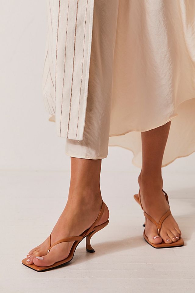 The 9 Best Sandal Styles to Wear With Dresses | Who What Wear