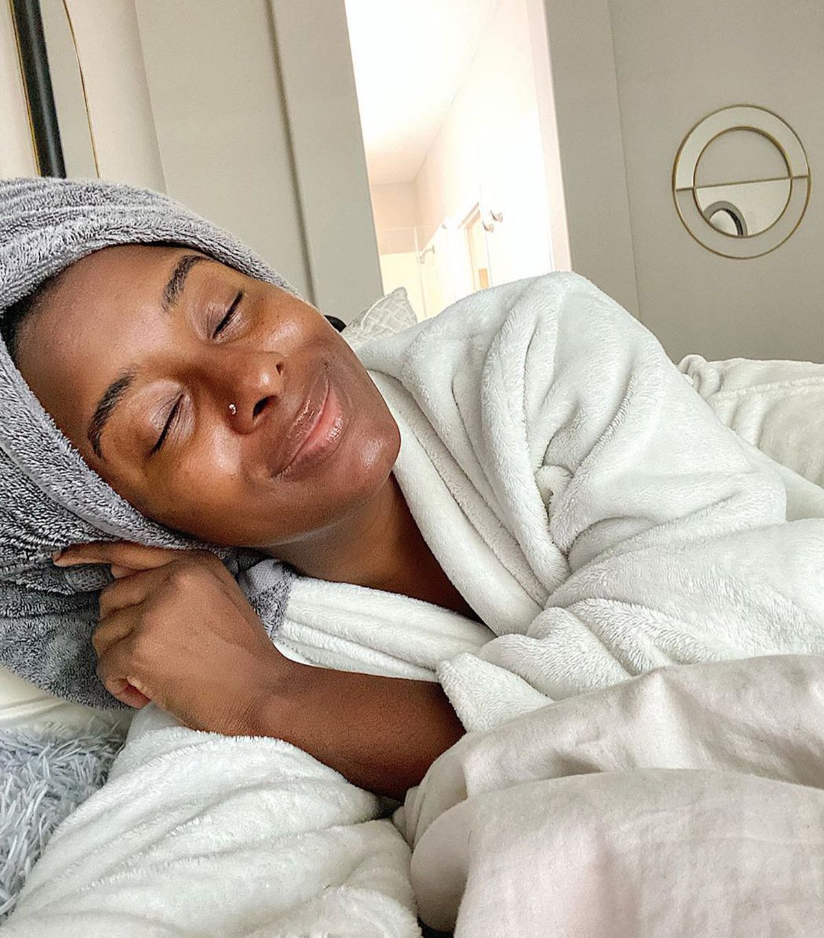 8 Makeup Tips to Look More Youthful | Who What Wear