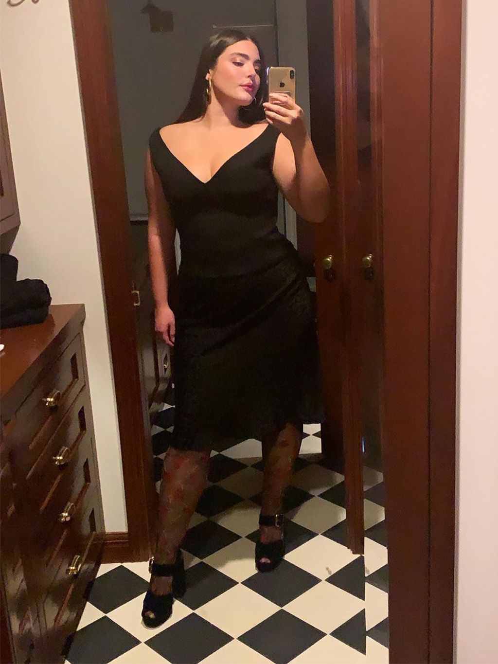 5 Basic Accessories to Wear With Every Type of Outfit | Who What Wear