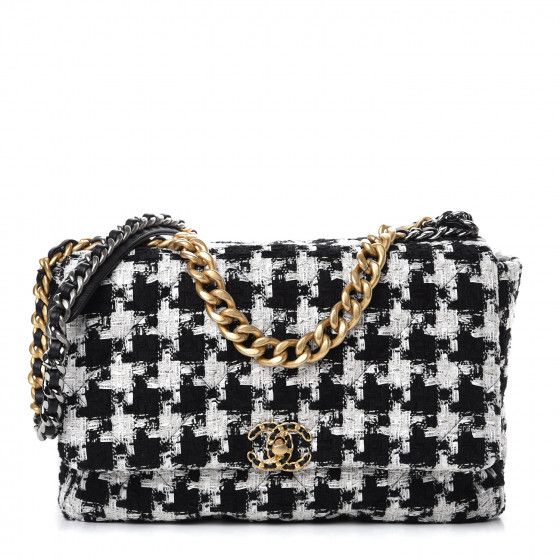 4 Classic Chanel Bags Fashion Insiders Always Wear | Who What Wear