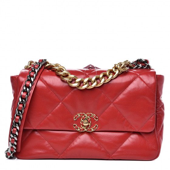 4 Classic Chanel Bags Fashion Insiders Always Wear | Who What Wear