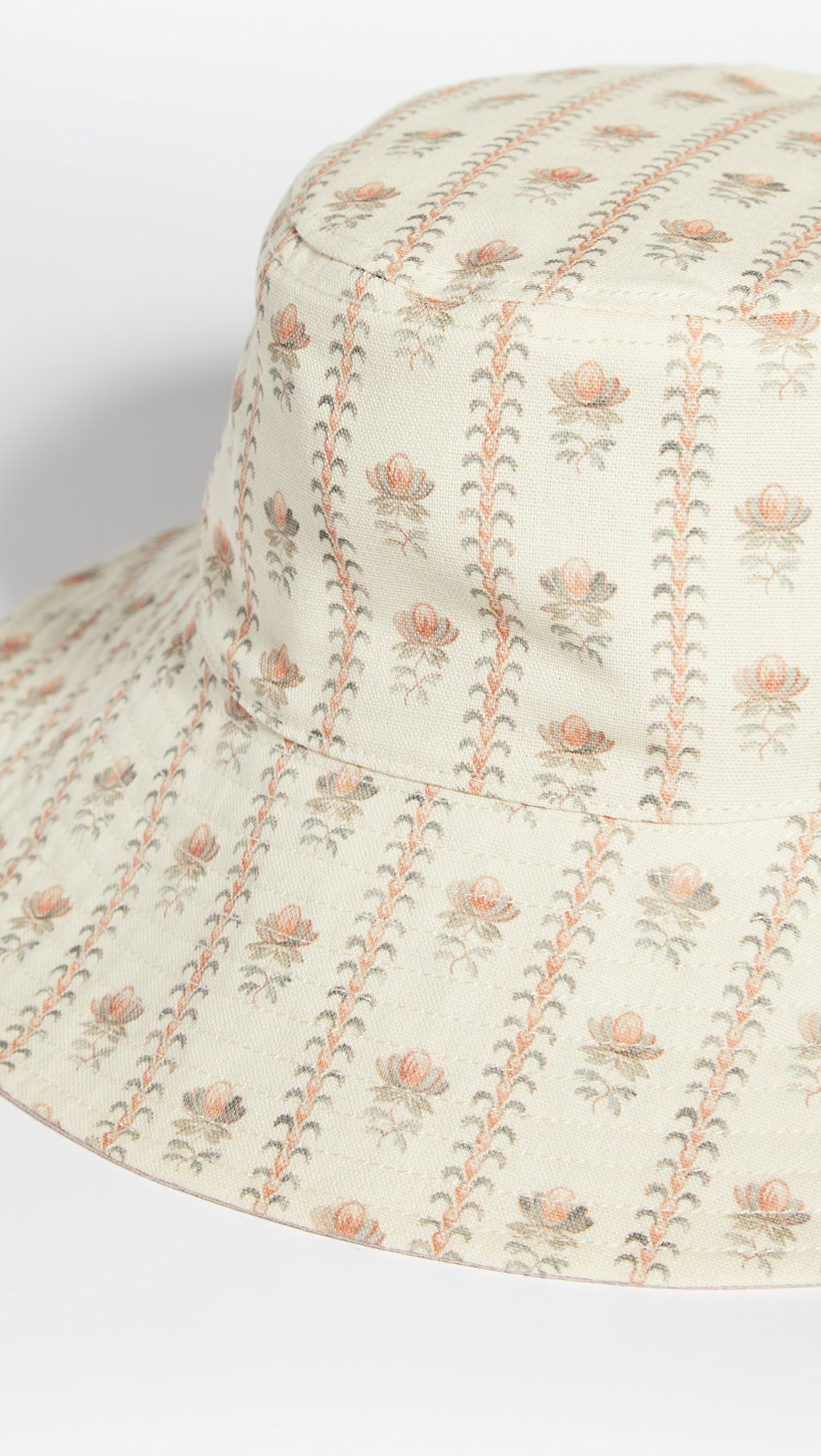 The 18 Best Bucket Hats Fashion Girls Are Wearing Now | Who What Wear