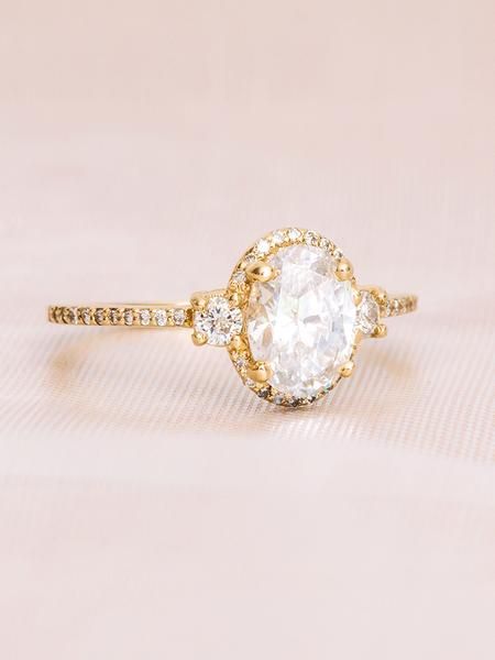 See Lady Amelia Spencer's Classic Diamond Engagement Ring | Who What Wear