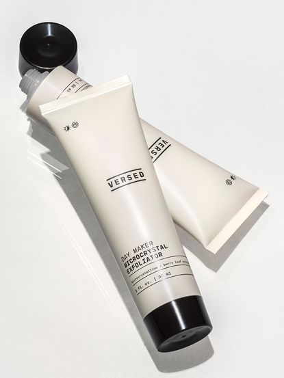 Reviewed: Versed Day Maker Microcrystal Exfoliator | Who What Wear