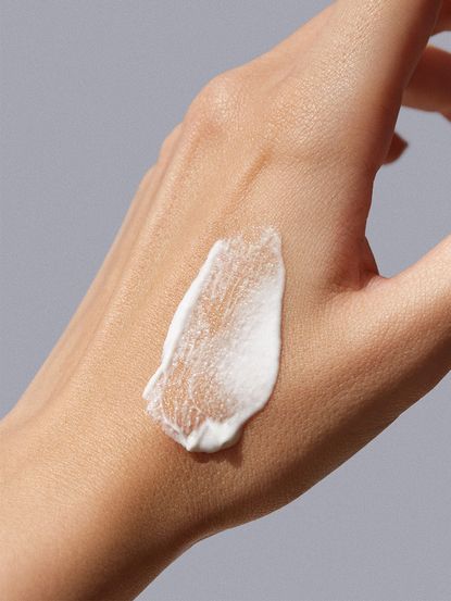 Reviewed: Versed Day Maker Microcrystal Exfoliator | Who What Wear