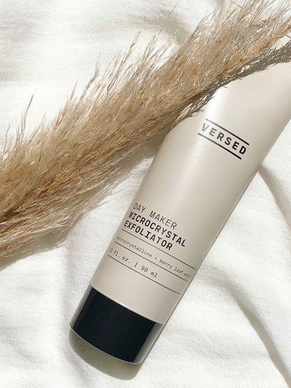 Reviewed: Versed Day Maker Microcrystal Exfoliator | Who What Wear