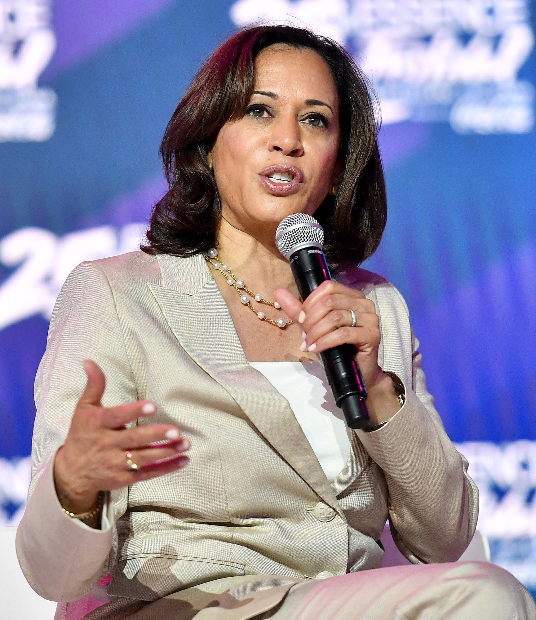 Kamala Harris Has Worn Her Signature Pearls for 35 Years | Who What Wear