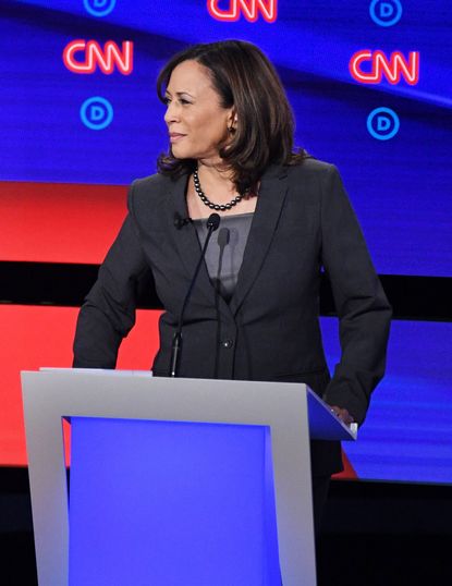 Kamala Harris Has Worn Her Signature Pearls for 35 Years | Who What Wear