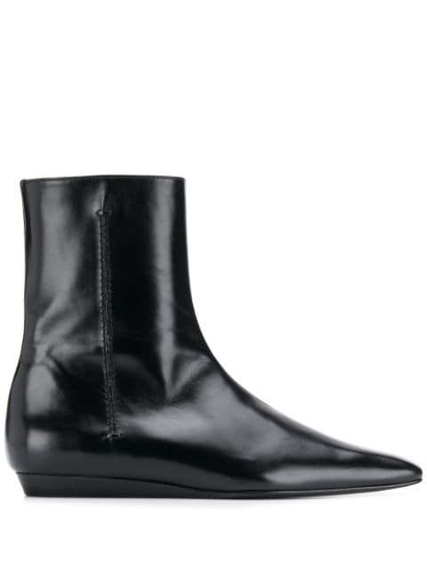 The Fall 2020 Flat-Boot Trend Is Finally Here | Who What Wear