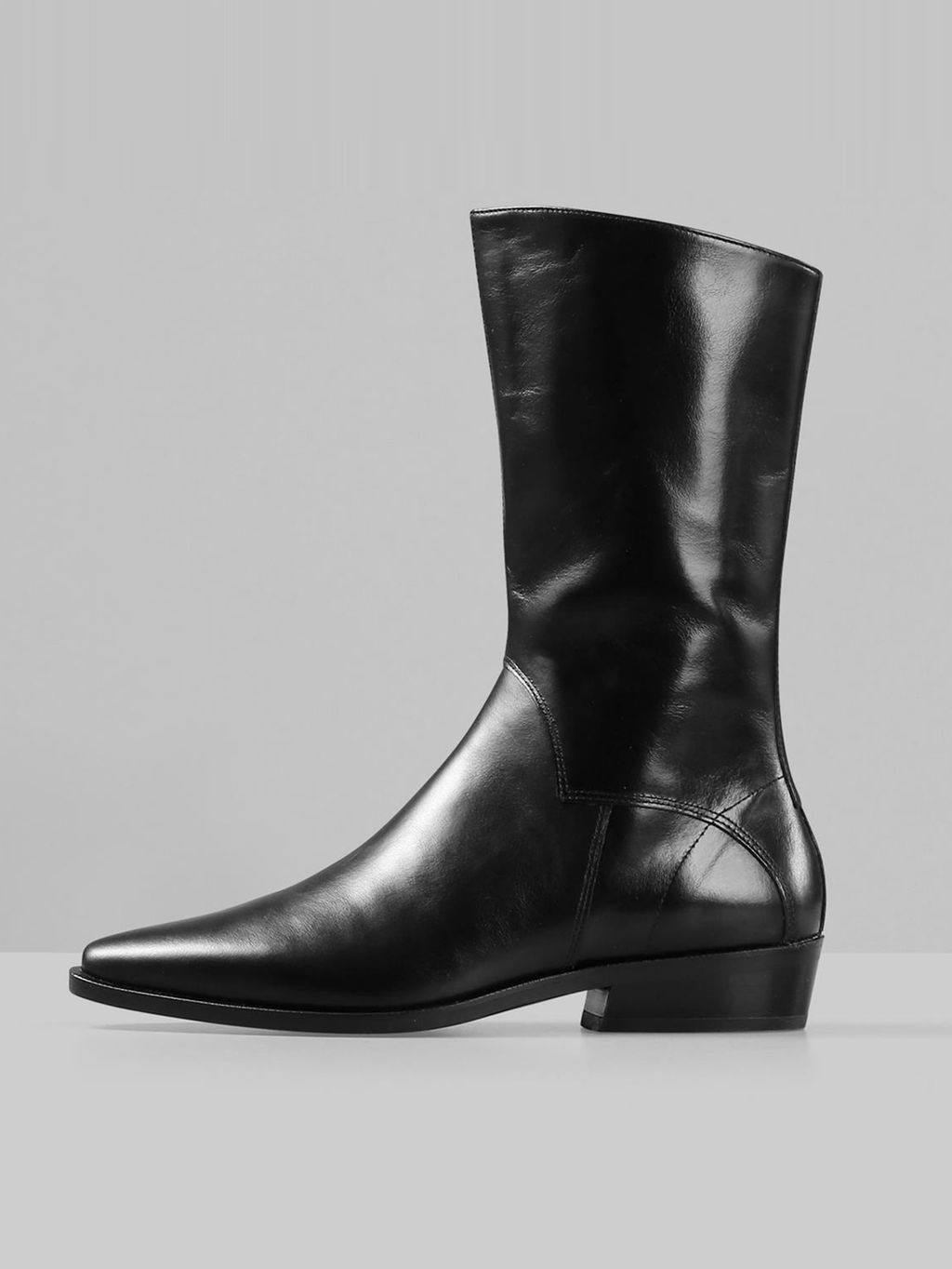 The Fall 2020 Flat-Boot Trend Is Finally Here | Who What Wear
