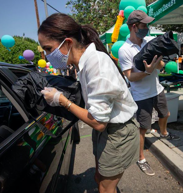 Meghan Markle Wore Shorts and Sneakers With a Face Mask | Who What Wear