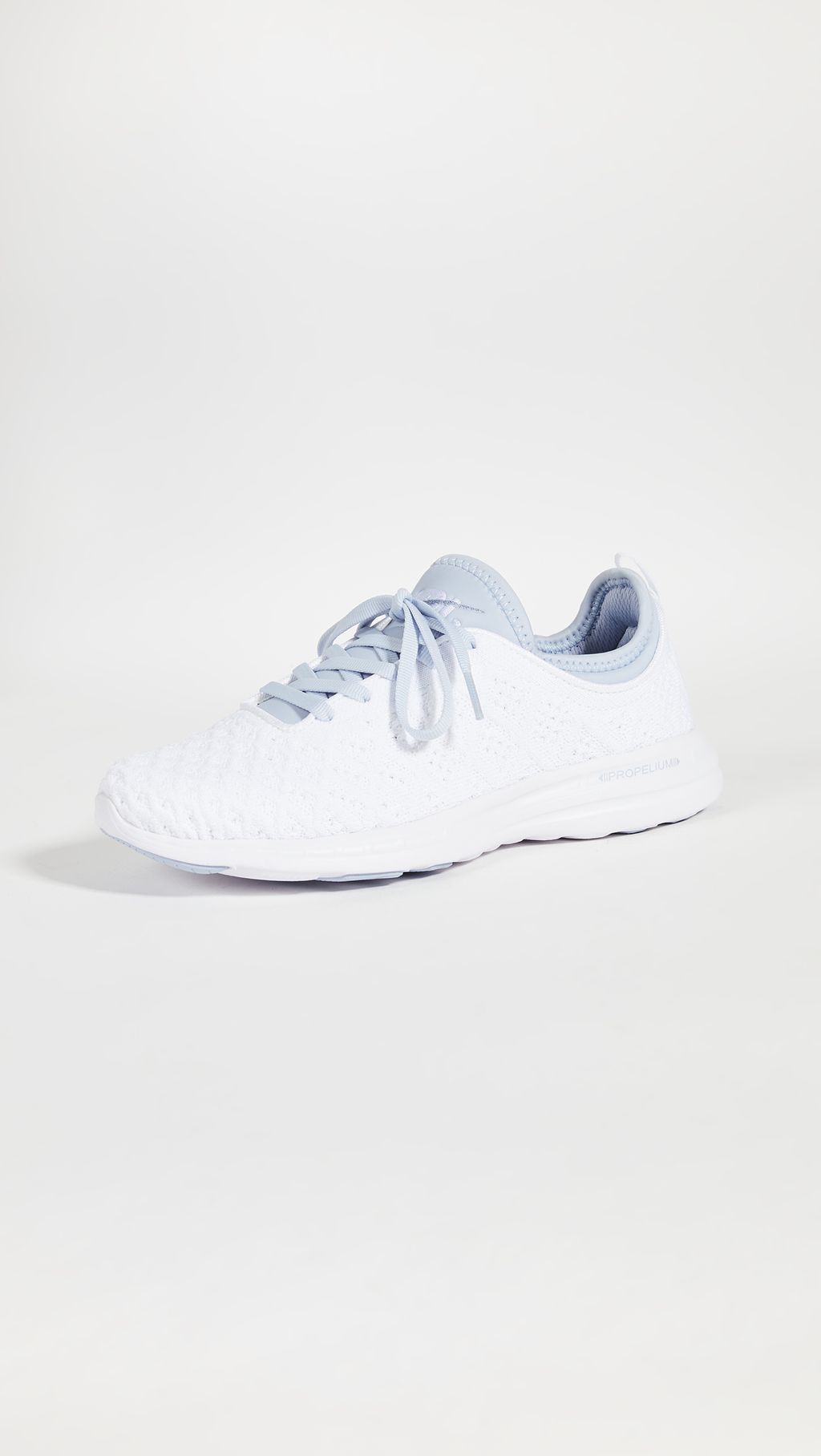 How to Use a Simple Test to Measure Shoe Health | Who What Wear