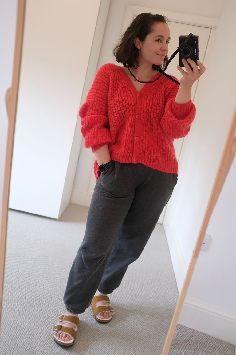 11 Editor Outfits That Prove You Can Be Comfy and Stylish | Who What Wear