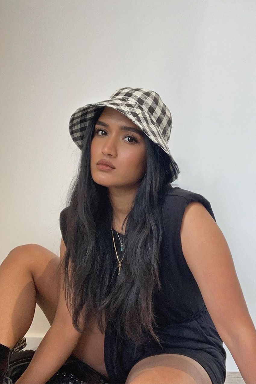 27 Bucket-Hat Outfits That We're Betting You'll Want to Try | Who What Wear