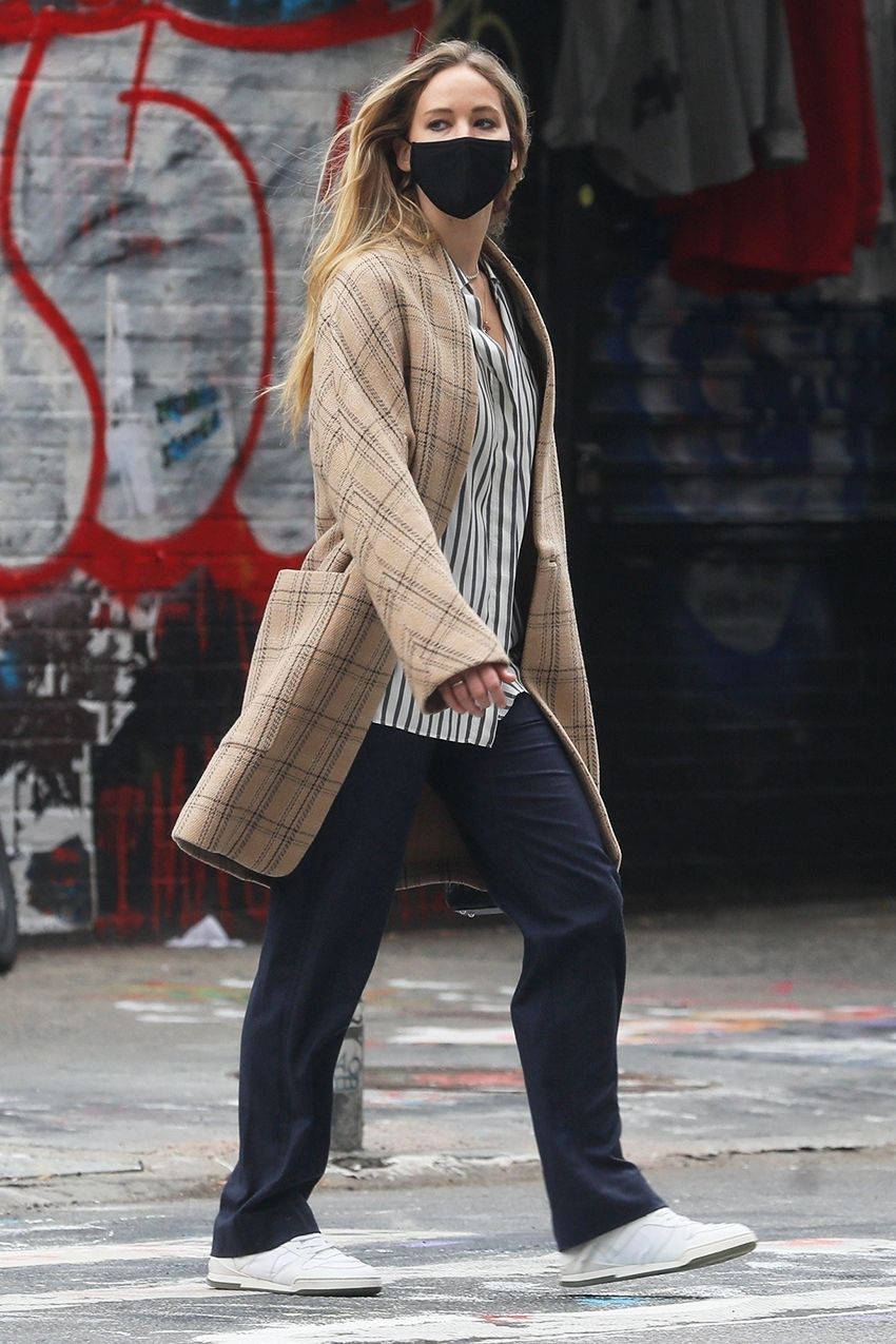 Jennifer Lawrence Wore a Perfect Fall Outfit For the New Era | Who What ...