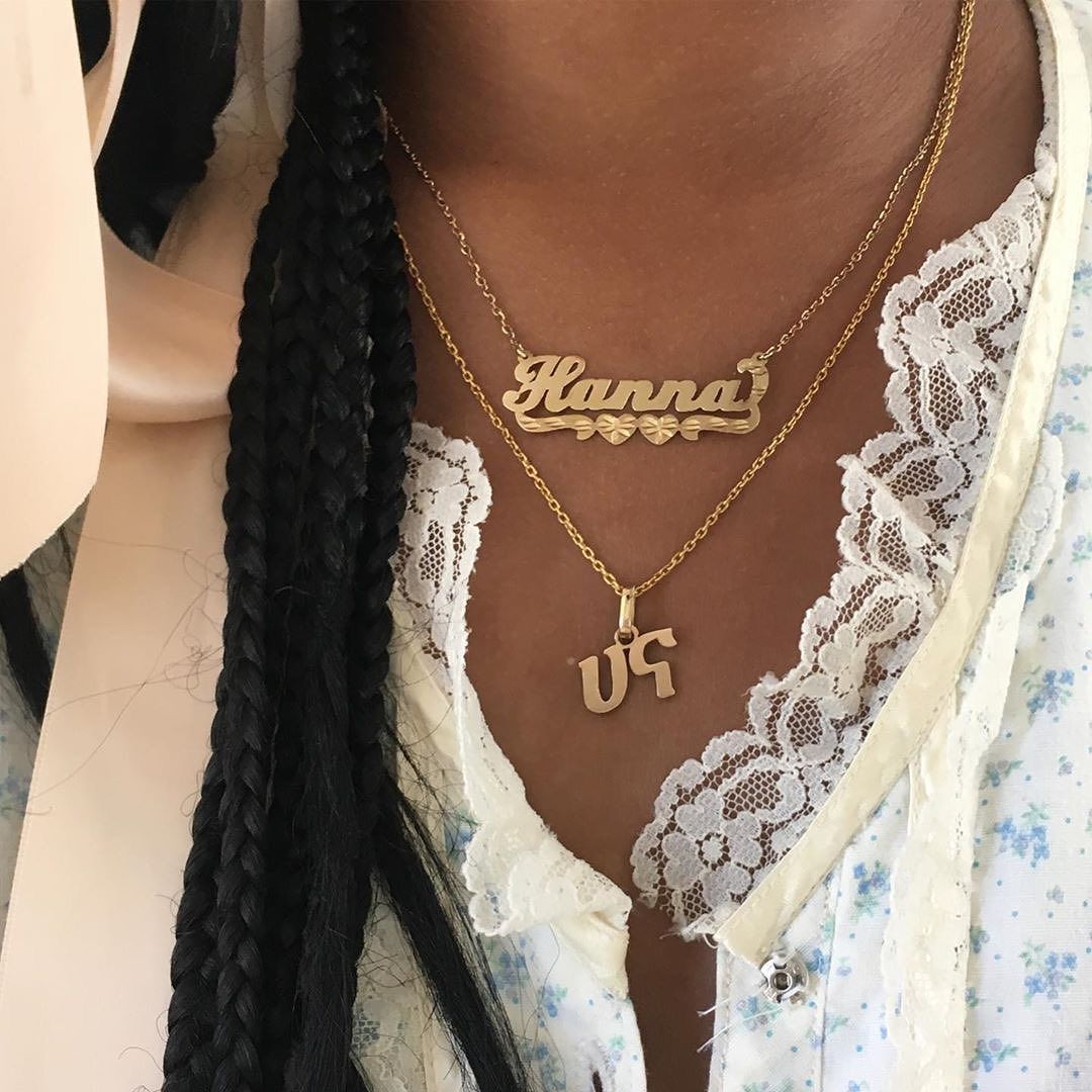 The 20 Best Nameplate Necklaces and the Style's Origins | Who What Wear