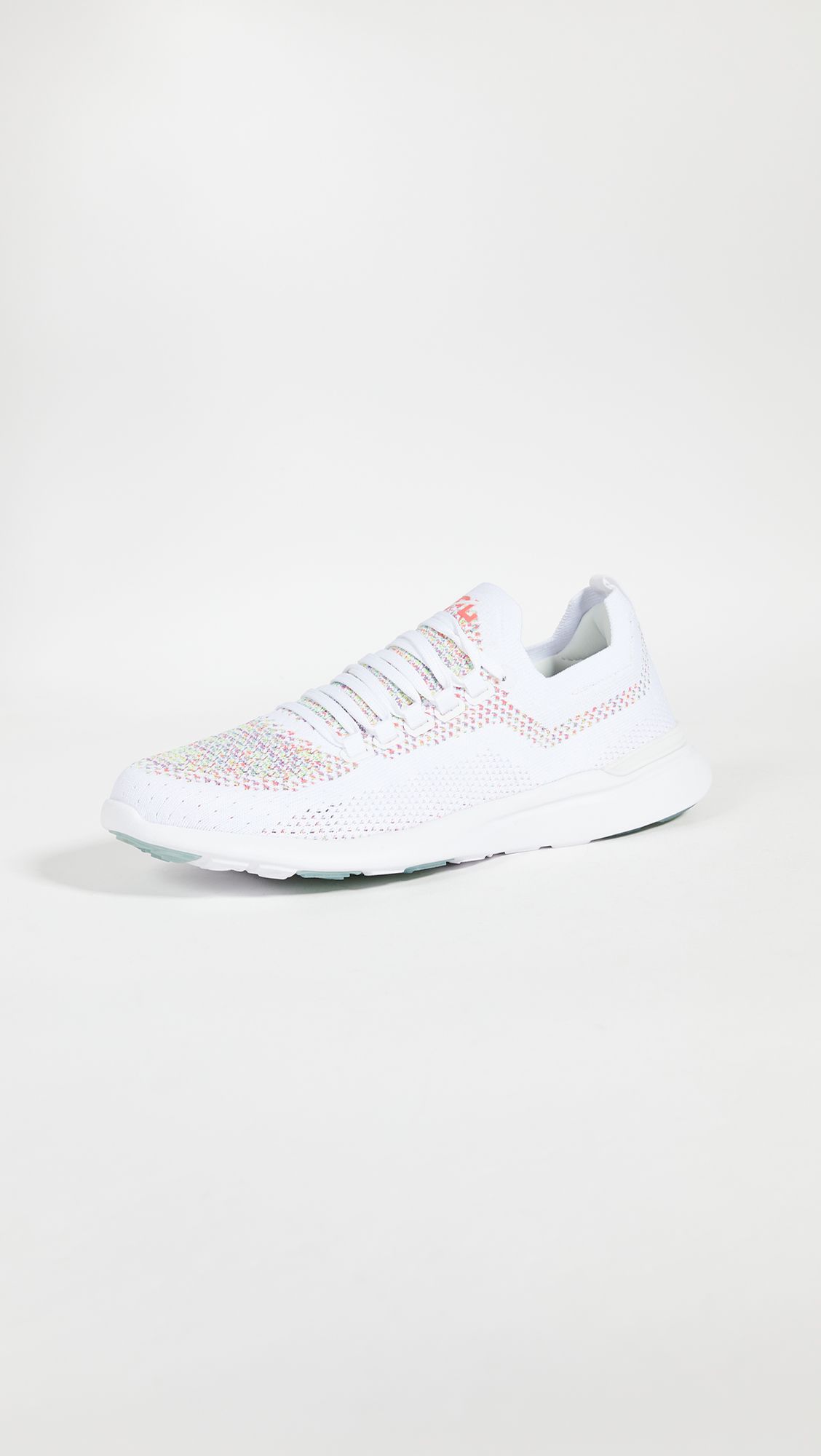 EmRata Wore Amazon's Comfiest $45 Sneakers | Who What Wear