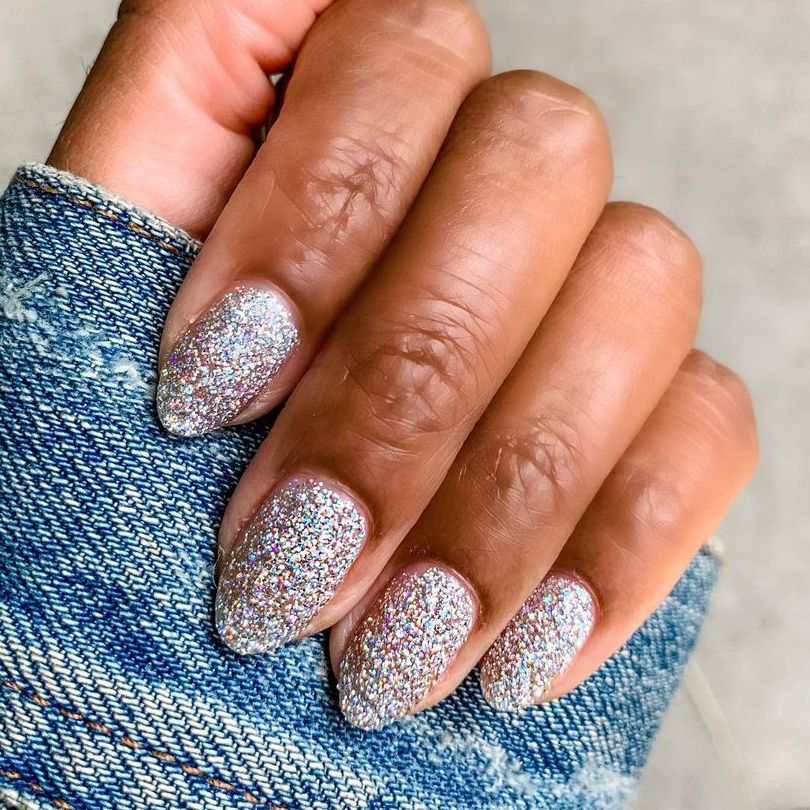 The 21 Best Christmas Nail Colors of 2022 | Who What Wear