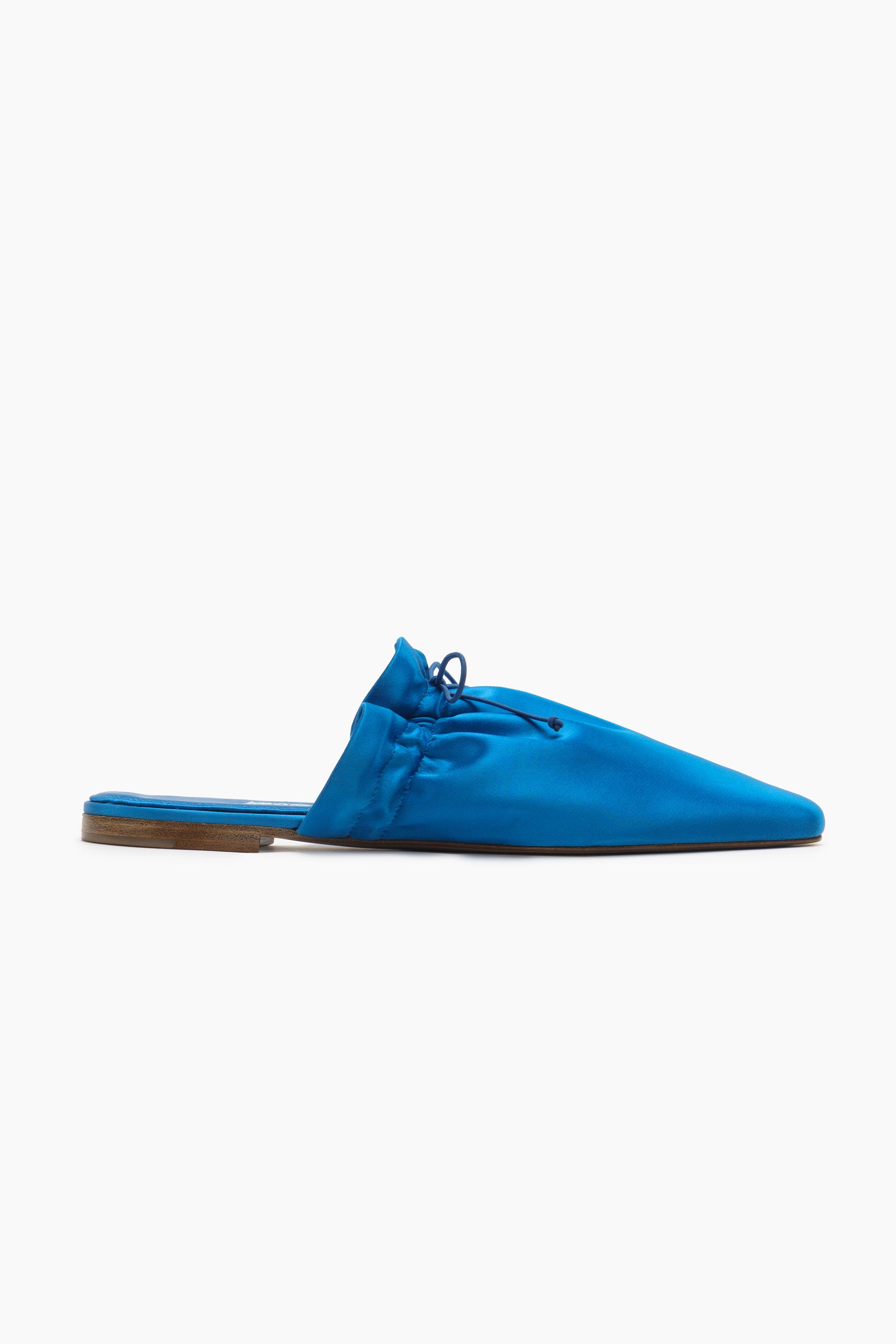 House Slippers Are the Shoe Trend For Homebodies Only | Who What Wear