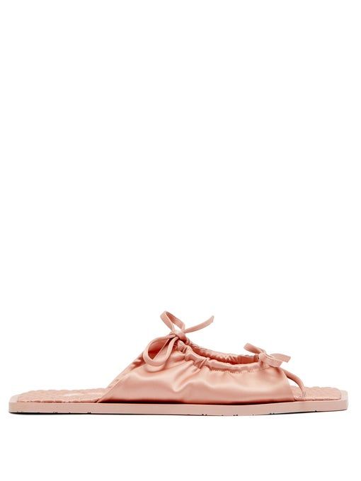 House Slippers Are the Shoe Trend For Homebodies Only | Who What Wear