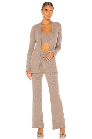 10 Comfortable Fashion Trends Our Editors Are Into | Who What Wear