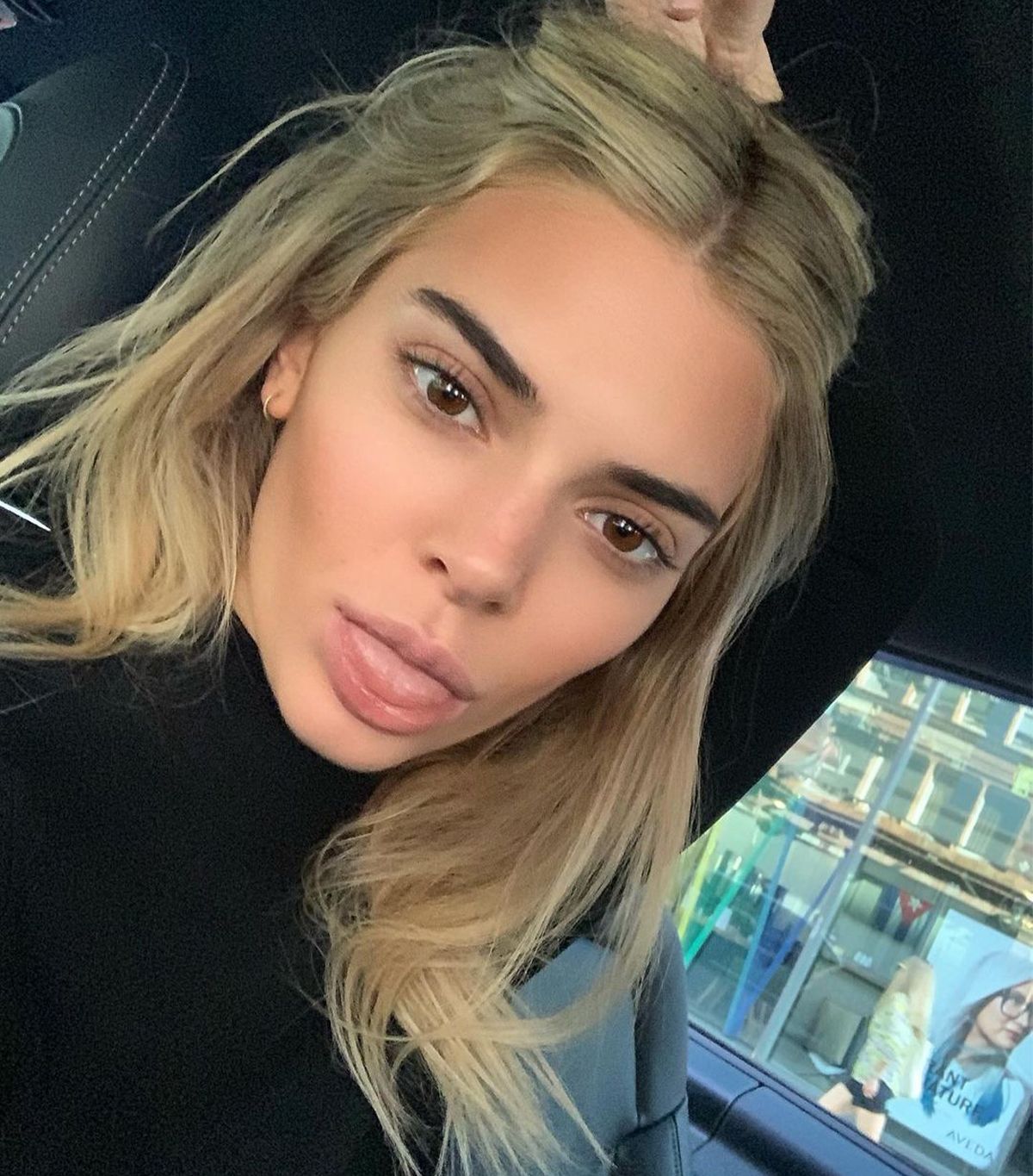 How to Grow Out Your Natural Hair Color: A Guide | Who What Wear