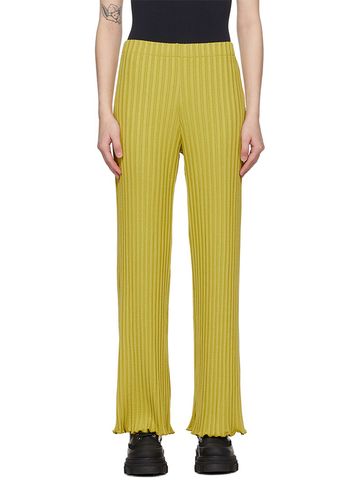 6 Pieces of Relaxed Clothing Fashion People Swear By | Who What Wear