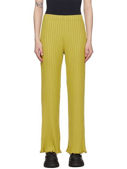 6 Pieces of Relaxed Clothing Fashion People Swear By | Who What Wear