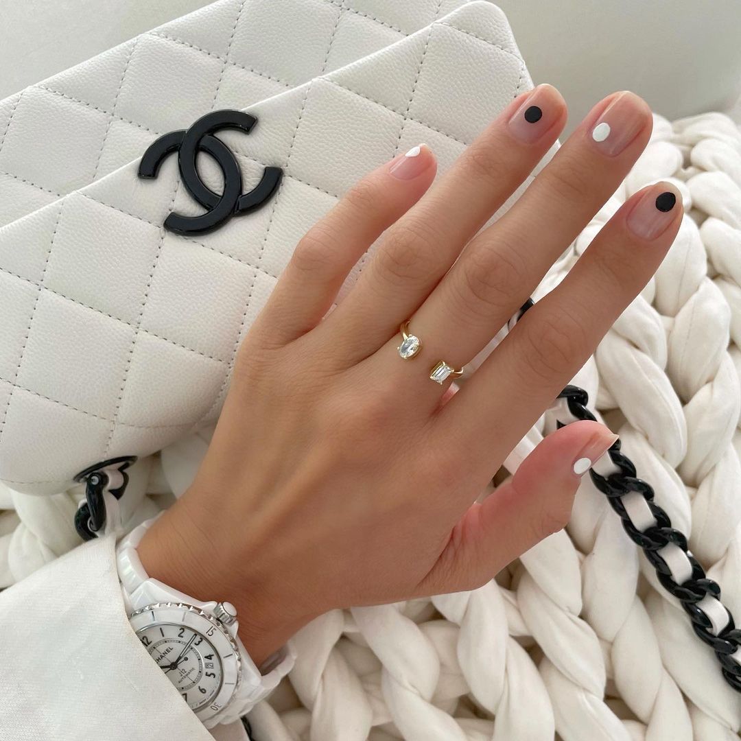 The 11 Best Chanel Nail Polishes Of All Time, According to the Experts ...