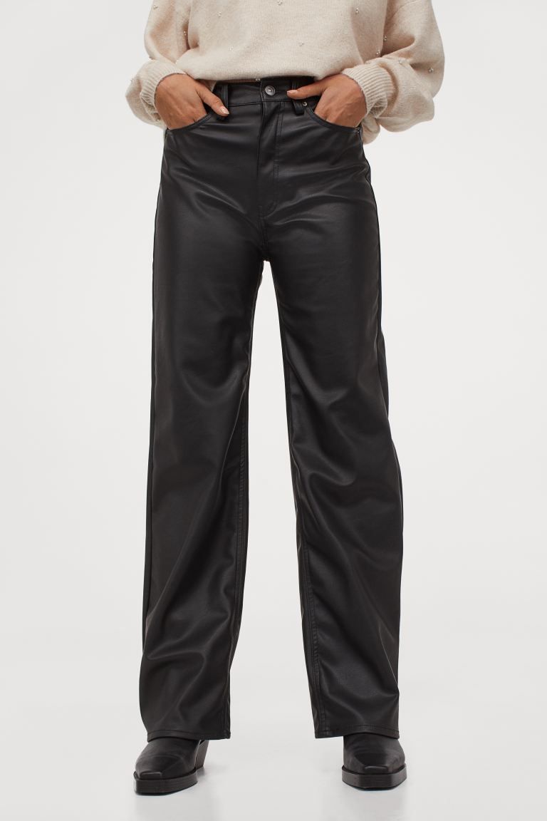 Hailey Bieber Wore the "Midtown Uniform" But Made It Fashion | Who What ...