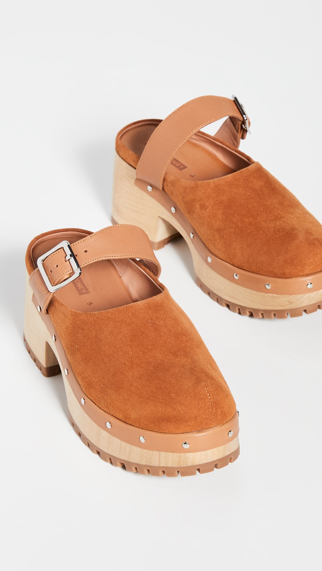 Mindy Kaling Wore the Official "Ugly" Shoe Trend of 2021 | Who What Wear